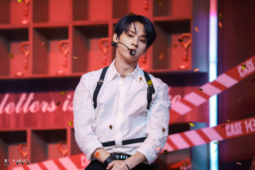 Create a Lee Know (SKZ) Stage Outfits Tier List - TierMaker