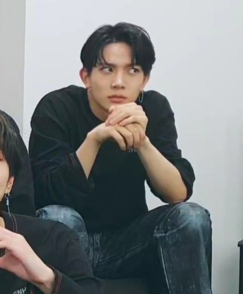 Create a ranking heeseung's stage outfits Tier List - TierMaker